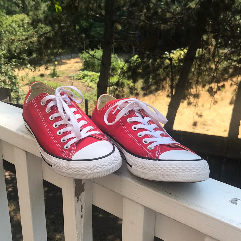Red Low Chuck Taylor Converse All Star Sneakers - Gem